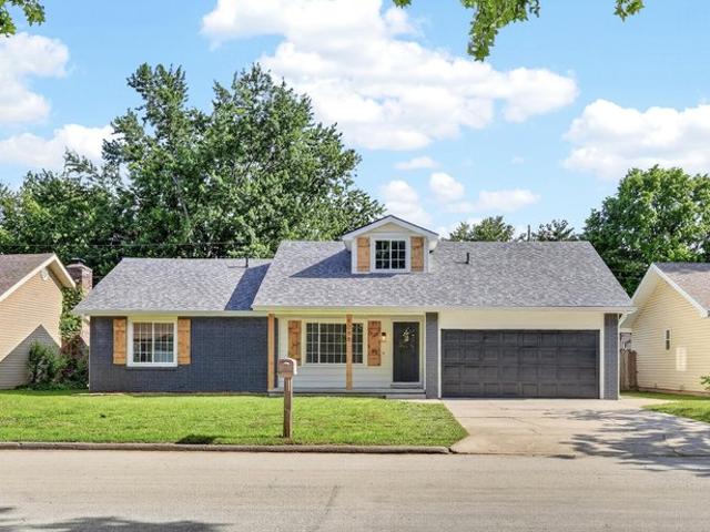 1058 E Cambridge St, Springfield, MO 65807