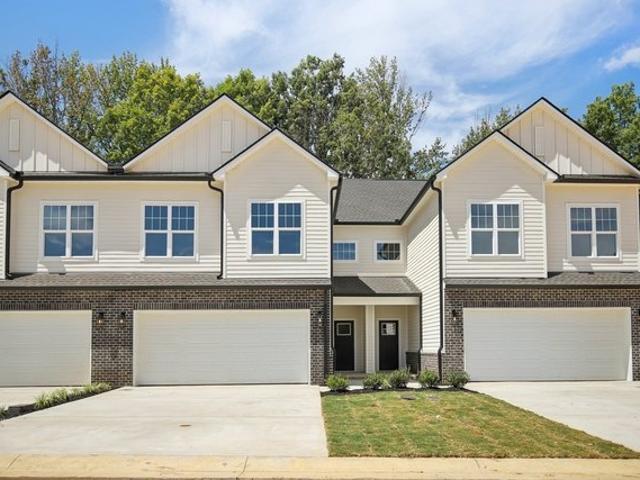 1058 Stagecoach Dr, White House, TN 37188