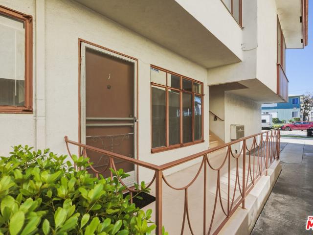 1058 S Wooster St, Unit 1, Los Angeles, CA 90035 | MLS #26655 | Compass