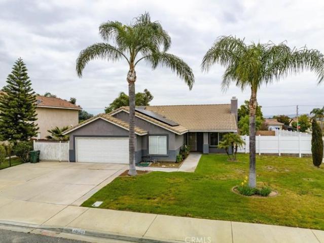 10593 Horseshoe Dr, Bloomington, CA 92316