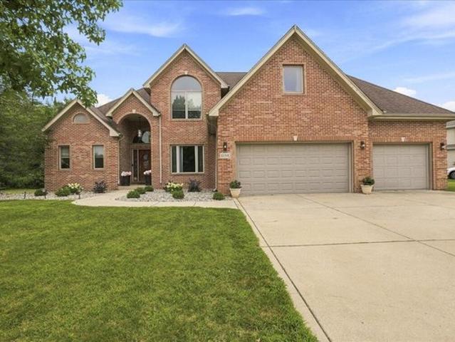 10591 Erie Dr, Crown Point, IN 46307