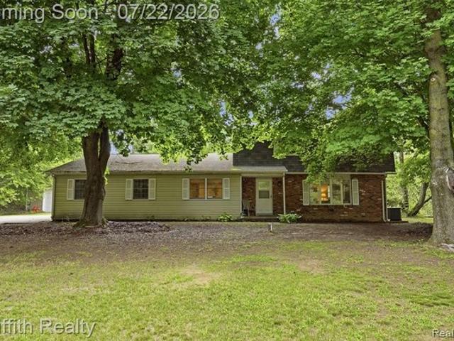 10591 Silver Lake Rd, Green Oak Township, MI 48116