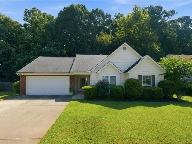 1059 Athena Ct, Acworth, GA 30101
