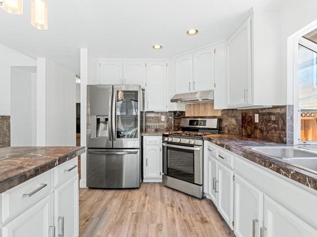 1059 Bellflower St, Livermore, CA 94551