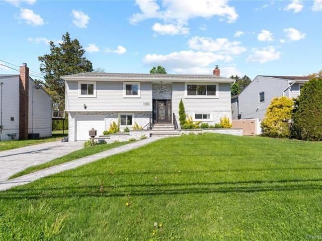 1059 Denton Ave, Manhasset Hills, NY 11040