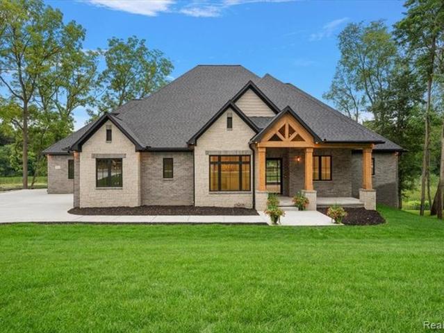 1059 Iroquois Trl, Oxford Township, MI 48371