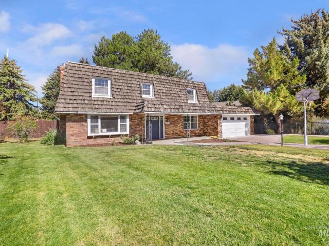 1059 Pinewood Cir