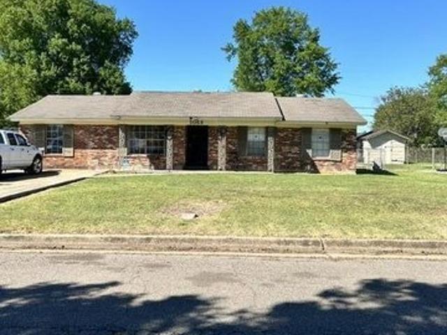 1059 Russwin St, Clarksdale, MS 38614