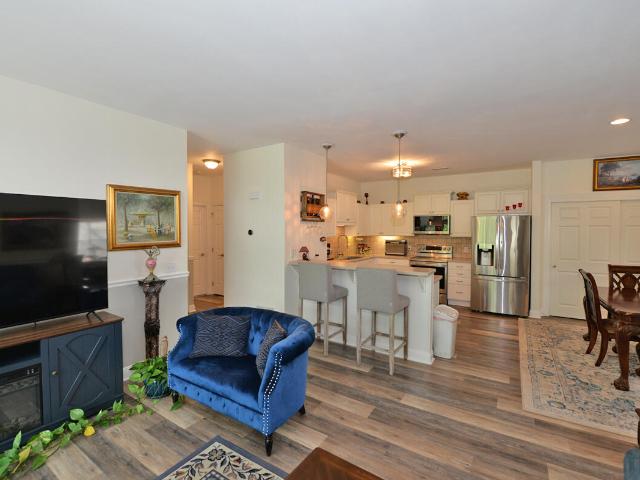 1059 Stratford Ct, Unit 201