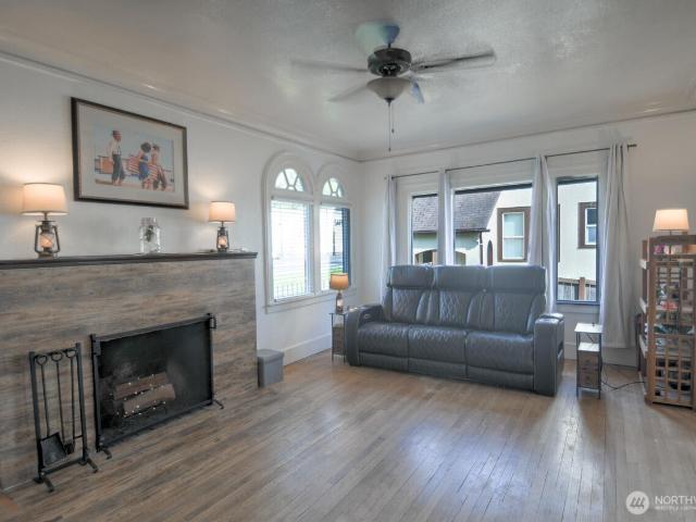 1059 S Market Boulevard