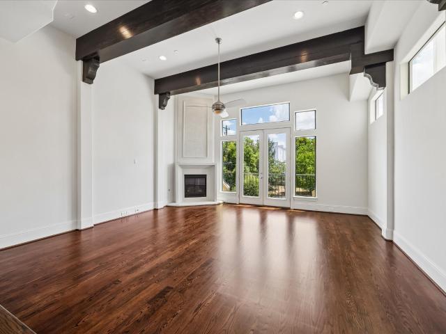 1059 W 16th Street