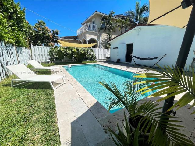 1059 Washington St, Hollywood, FL 33019 | MLS #A12017 | Compass