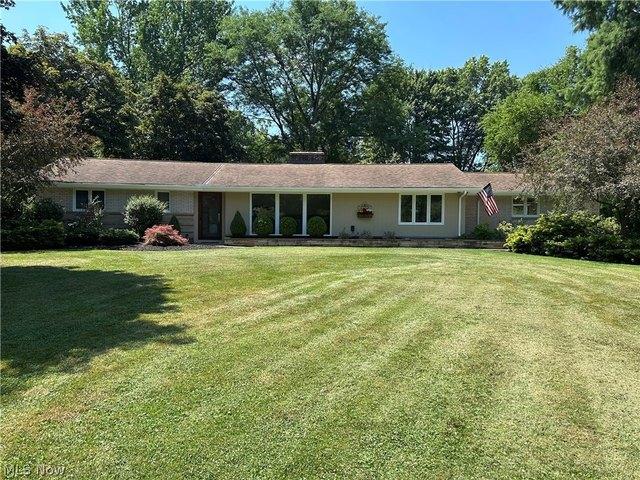 10500 Laurel Ln, Brecksville, OH 44141