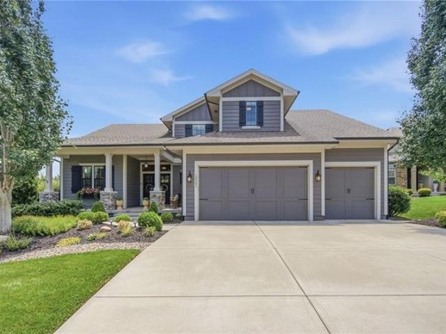 10501 W 160th St, Overland Park, KS 66221