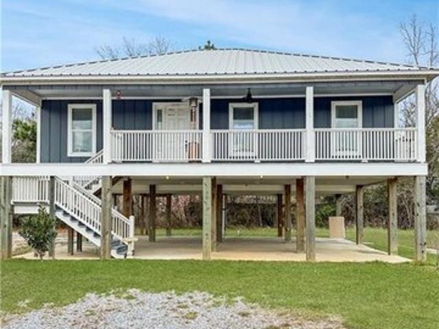 10501 Pin Oak Dr, Biloxi, MS 39532