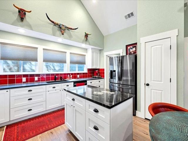 10502 W Lakeview Dr, Jonestown, TX 78645