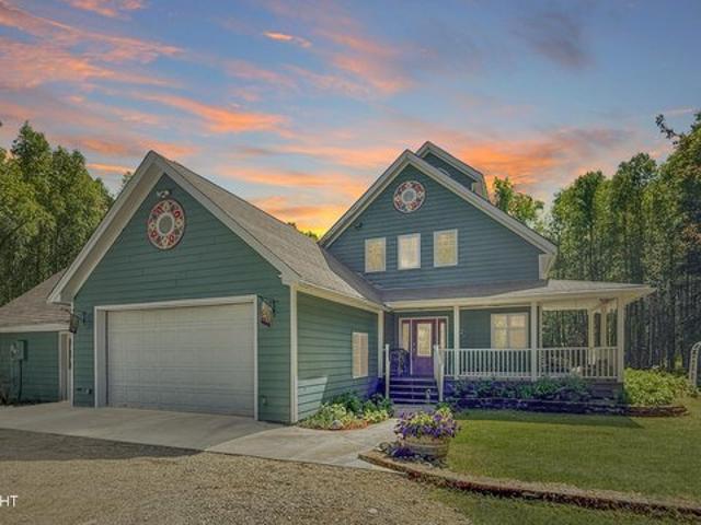 10502 N Lakes O the Su Dr, Willow, AK 99688