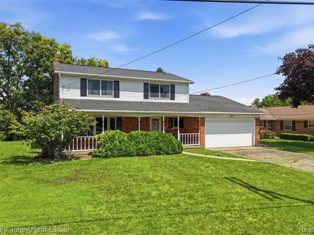 10507 Lafollette Dr, Brighton Township, MI 48114
