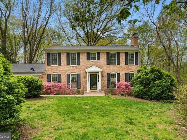 10505 Adel Rd, Oakton, VA 22124