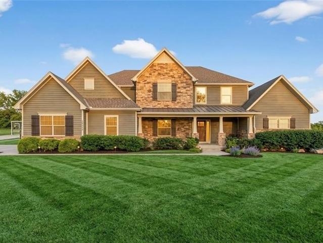 10509 N Hedges Ave, Kansas City, MO 64157