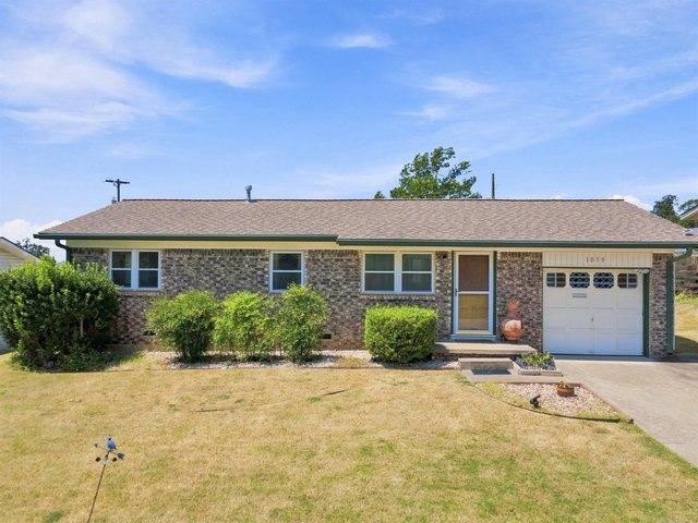 1050 N Douglas Ave, Sand Springs, OK 74063