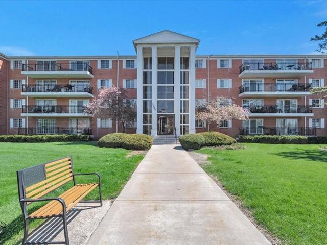 1050 N Farnsworth Ave Apt 301, Aurora, IL 60505