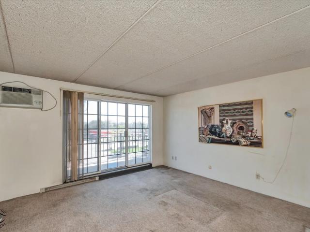 1050 N Farnsworth Avenue # 301