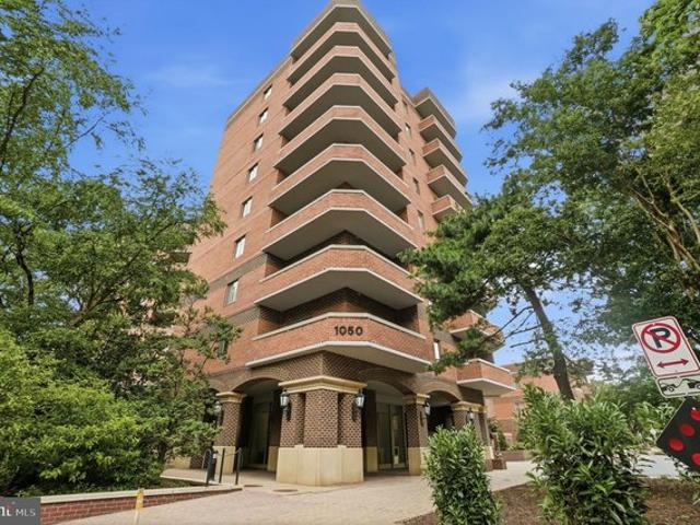 1050 N Stuart St Apt 122, Arlington, VA 22201