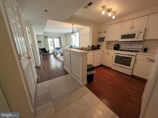 1050 N Taylor Street # 209