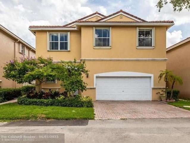 1050 Oysterwood St, Hollywood, FL 33019