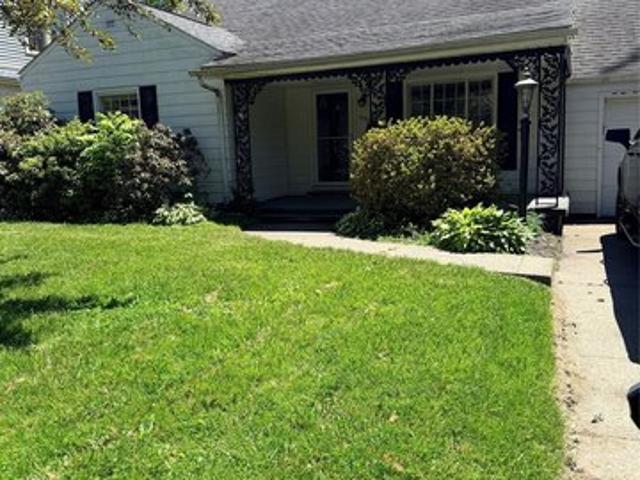1050 Alcoma St, Sharon, PA 16146