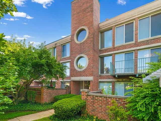1050 Arbor Ln Apt 303, Northfield, IL 60093