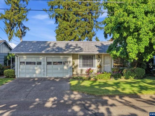 1050 Astor Way, Woodburn, OR 97071