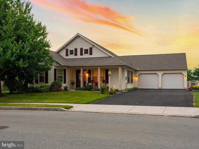 1050 Cambridge Dr, Manheim, PA 17545