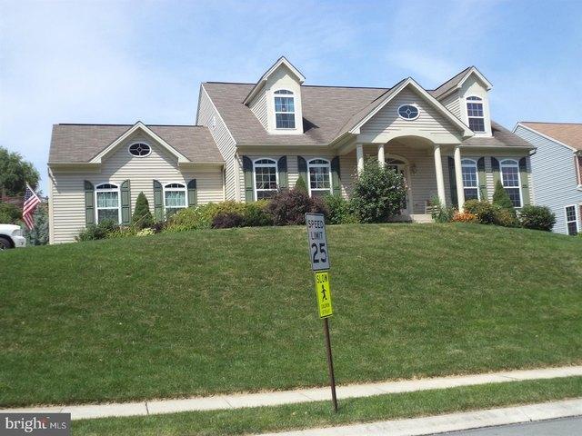 1050 Cranberry Ln W, York, PA 17402