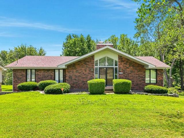 1050 E Camorene St, Springfield, MO 65803