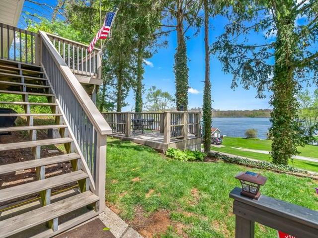 1050 Earlyn Dr, Hillsdale, MI 49242