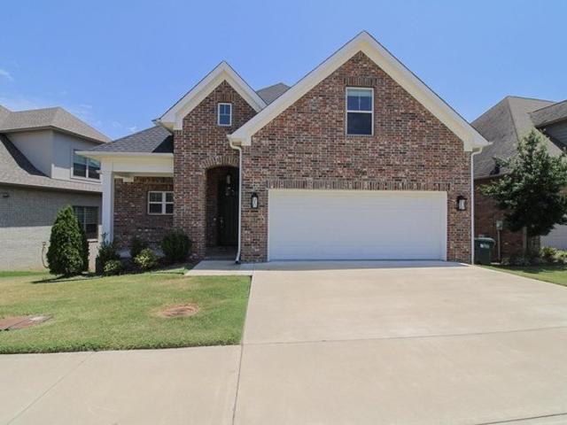1050 Edinburgh Dr, Conway, AR 72034
