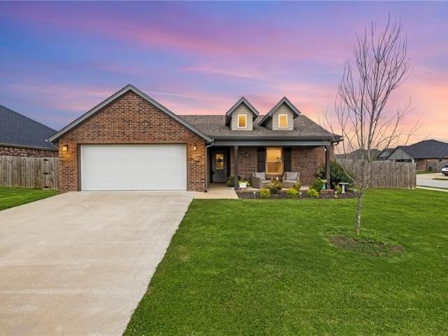 1050 Fair Oaks St, Tontitown, AR 72762