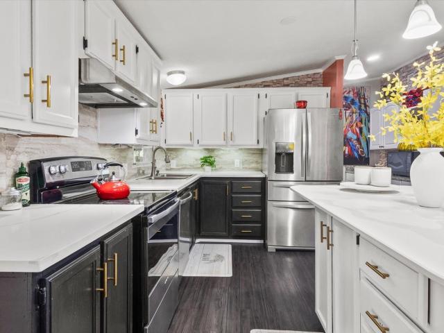 1050 Holcomb Cir