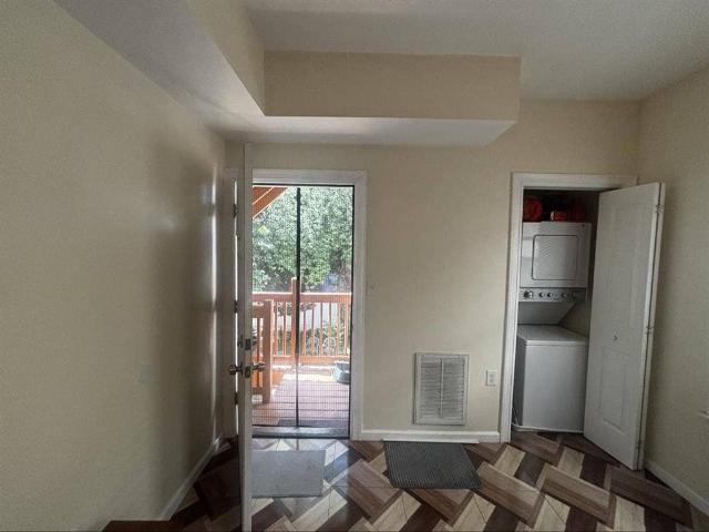 $1050/ private Bedroom Private Bat