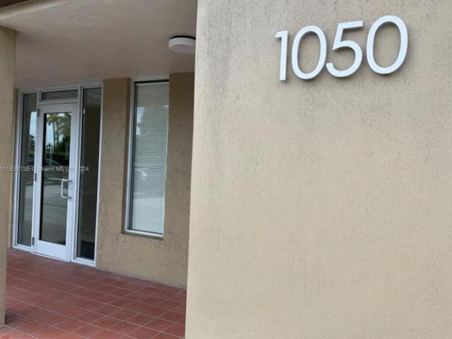 1050 SE 15th St #405, Fort Lauderdale, FL 33316