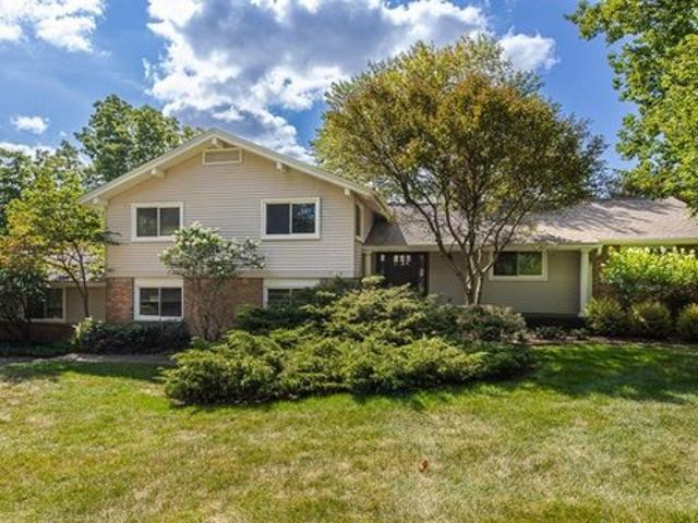 1050 Top View Rd, Bloomfield Hills, MI 48304