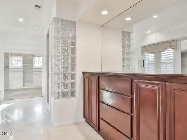 1050 Via Sorrento Houses in Thousand Oaks, CA