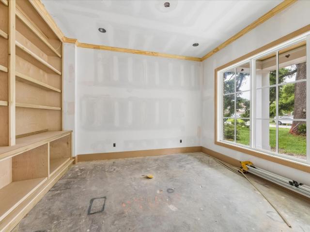 1050 W 42nd Street