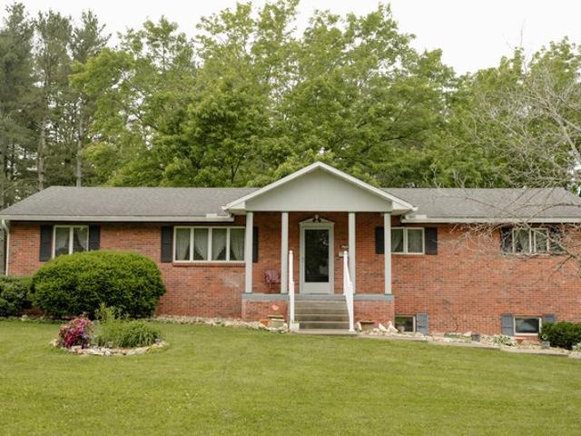 1050 W Chestnut St, Houston, MO 65483