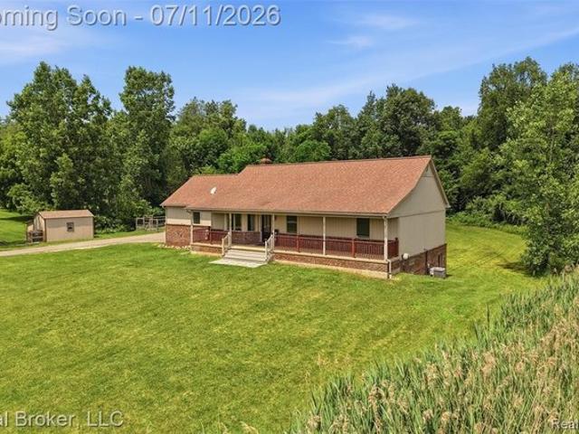1050 W Brocker Rd, Metamora, MI 48455