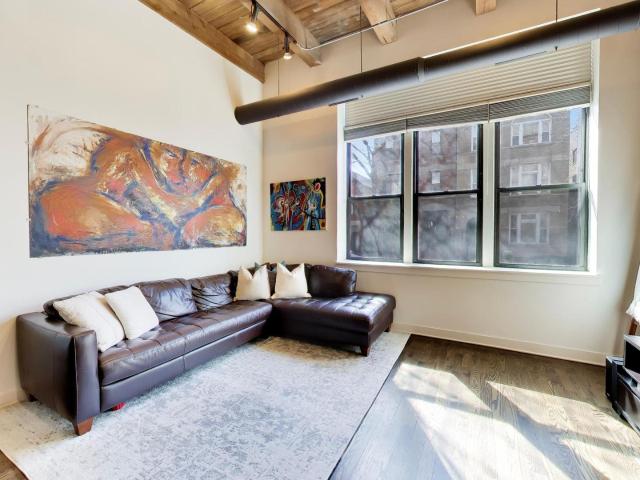 1050 W Hubbard St, Unit 1B, Chicago, IL 60642 | MLS #12611 | Compass