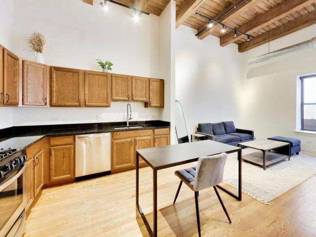 1050 W Hubbard St, Unit 1C, Chicago, IL 60642 | MLS #12612 | Compass
