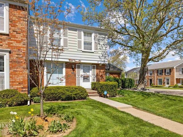 1050 Woodbridge St, Saint Clair Shores, MI 48080